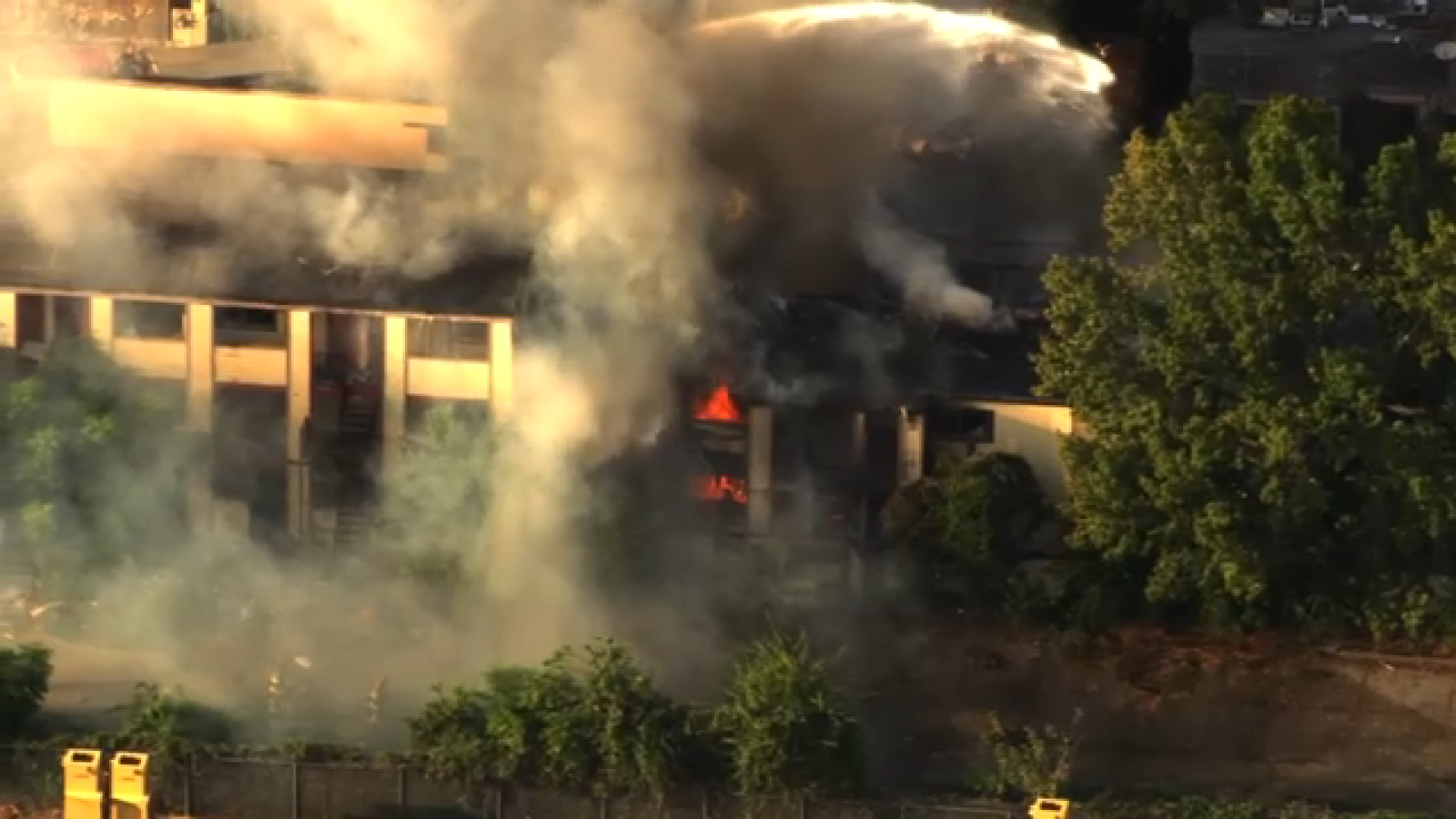 Fire breaks out at abandoned Spring Branch area apartment complex that ...