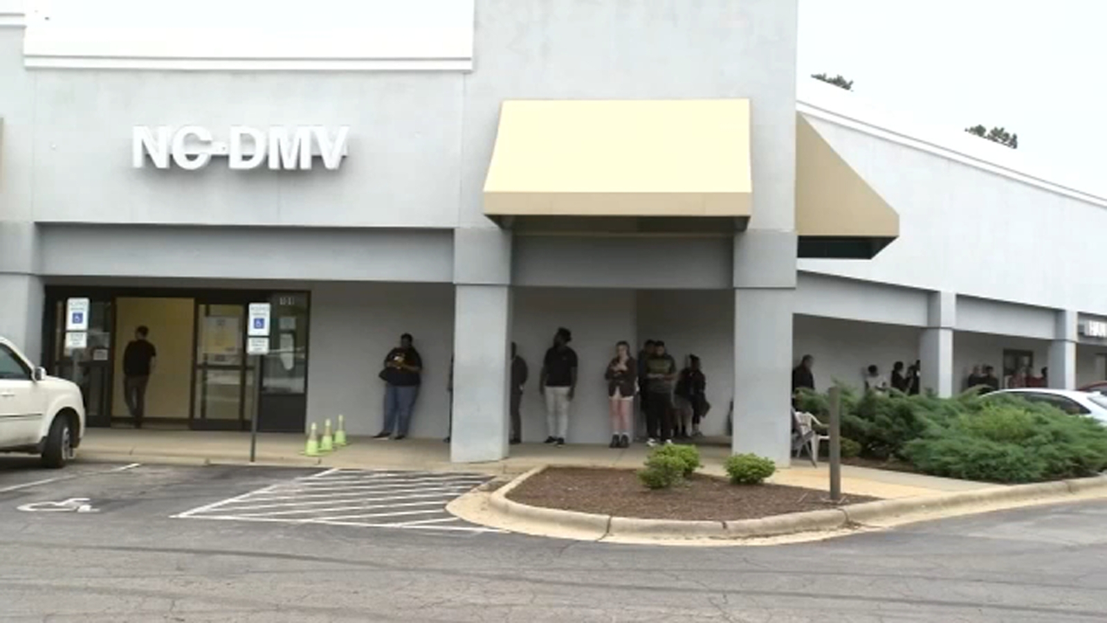 4,000 North Carolinians take advantage on first day of new DMV service ...