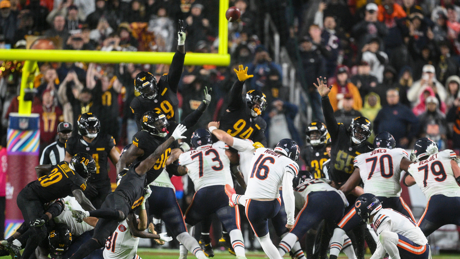 Commanders-Bears game today: Chicago Bears kicker Jake Moody kicks last ...