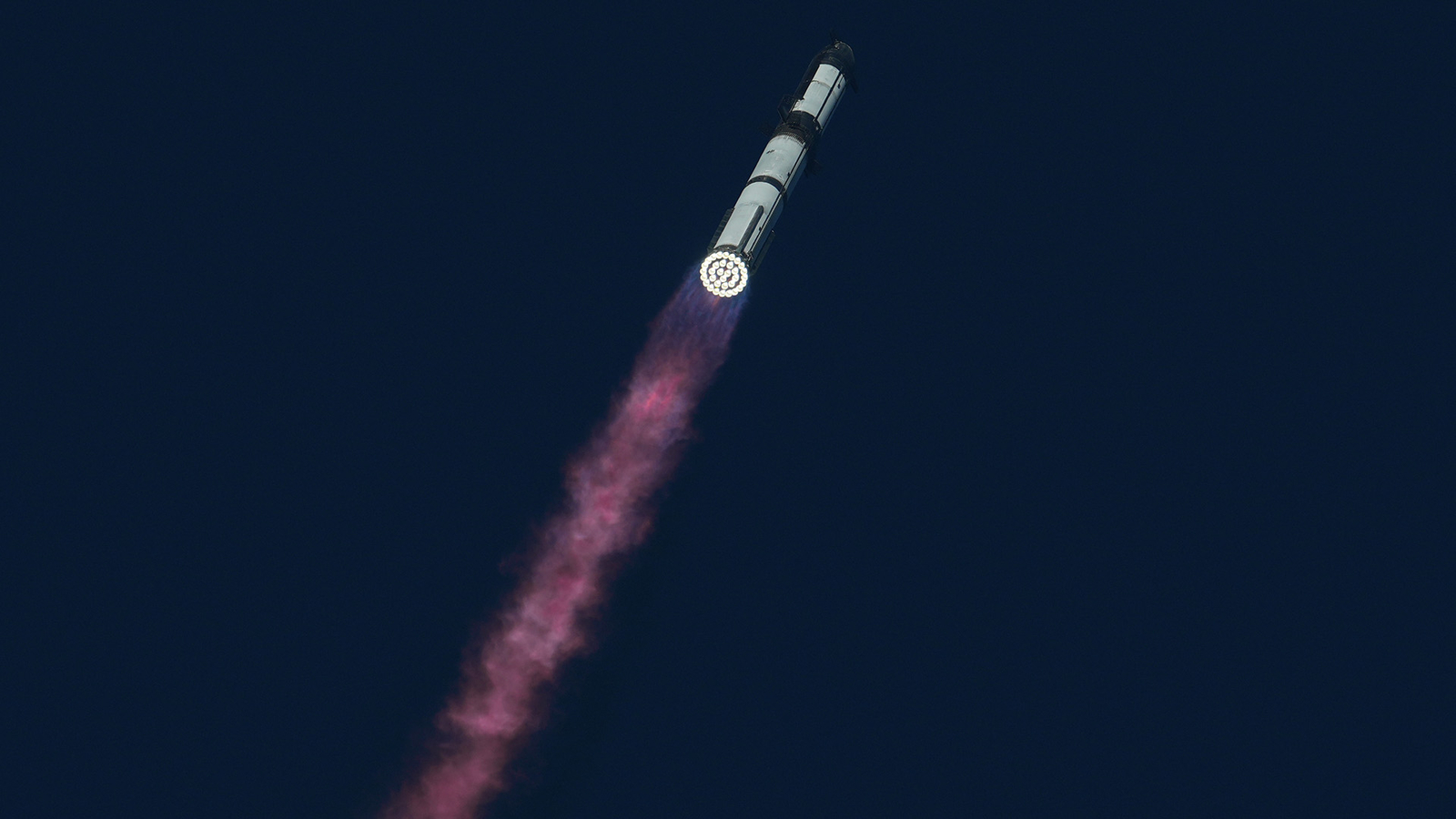 SpaceX lanza el cohete más grande del mundo en un vuelo de prueba ...