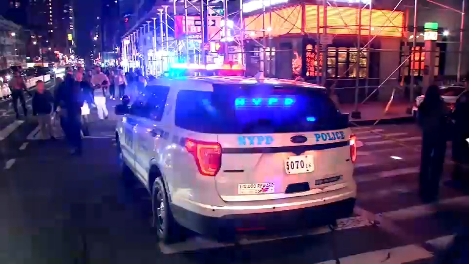 Midtown stabbing: 41-year-old man injured in Manhattan; police ...