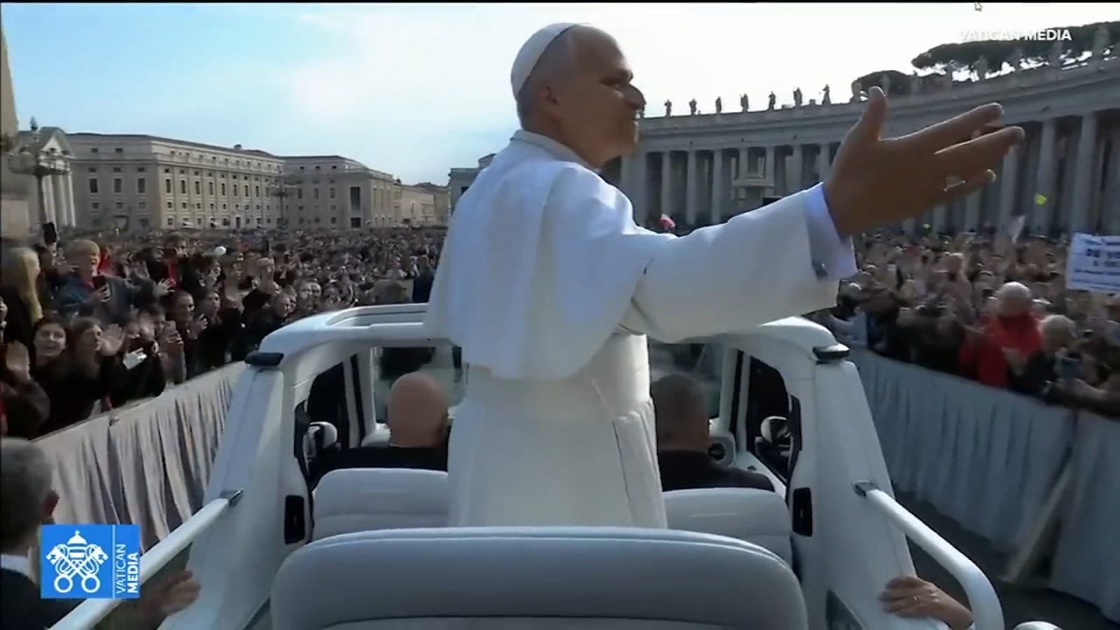 Pope Leo tells Cubs fan 'they lost' from popemobile, video from Vatican ...