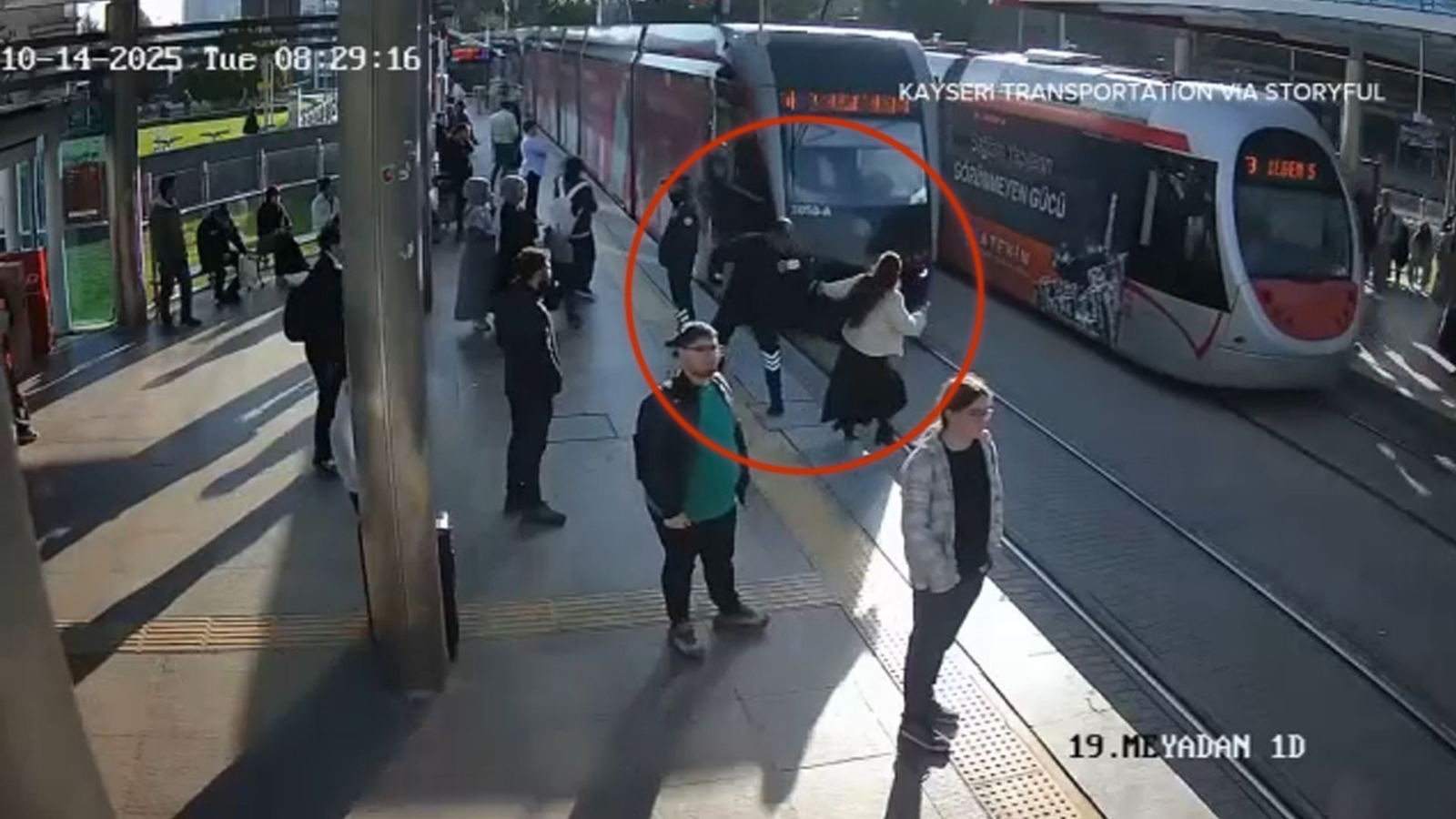 Video shows moment guard saves distracted woman from oncoming Kayseri ...