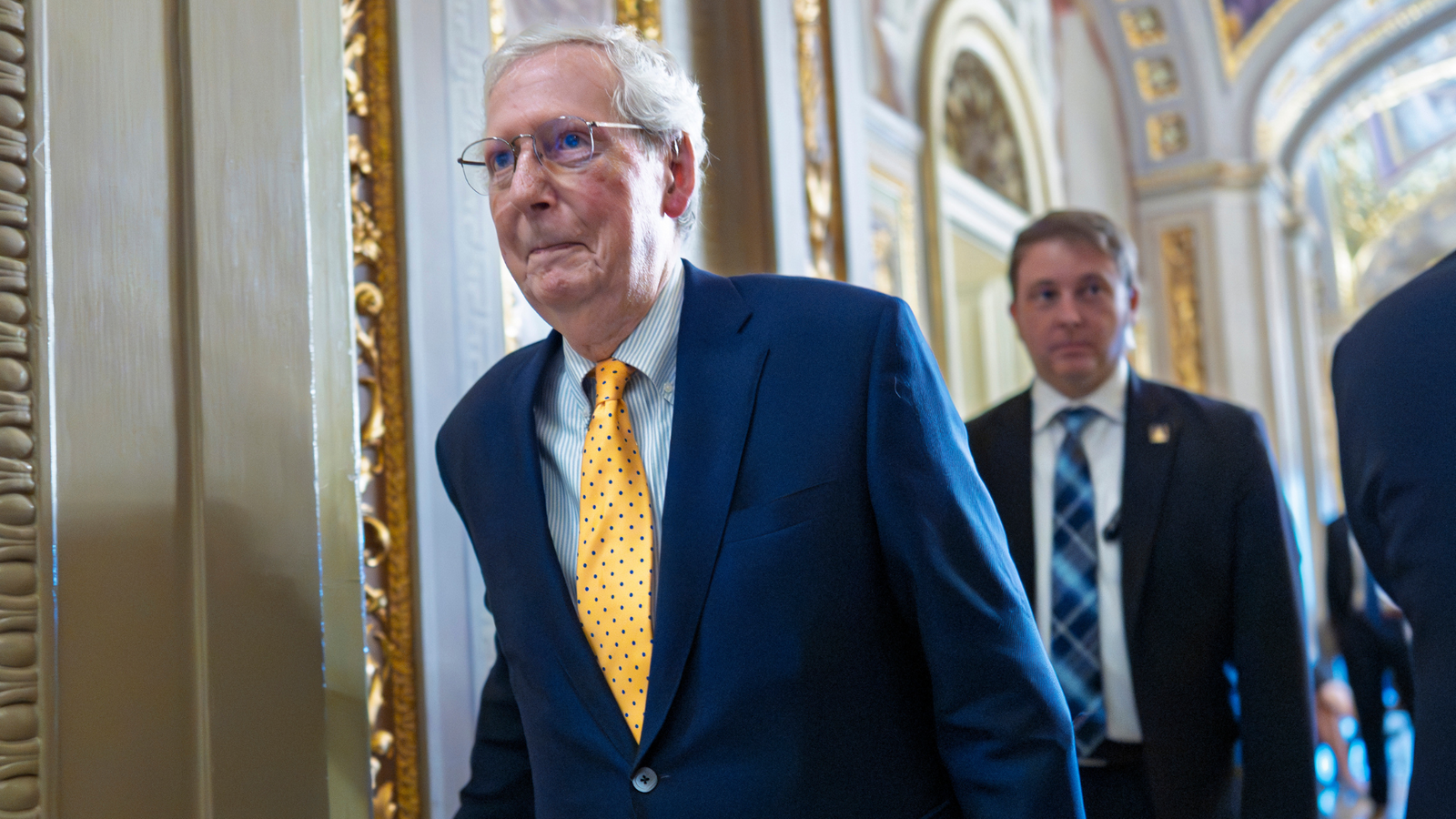 Sen. Mitch McConnell falls in Capitol hallway - ABC7 Los Angeles