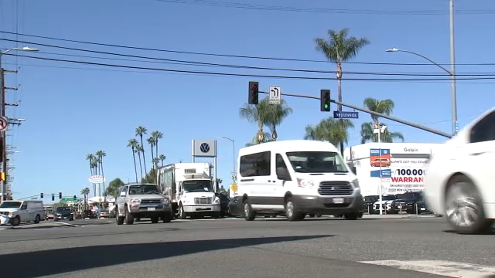 Most dangerous intersections in Los Angeles revealed, including along 405 in San Fernando Valley ...