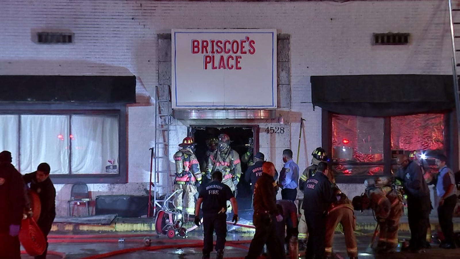 2 dead as fire erupts at 20-room boarding house in SE Houston - ABC13 ...