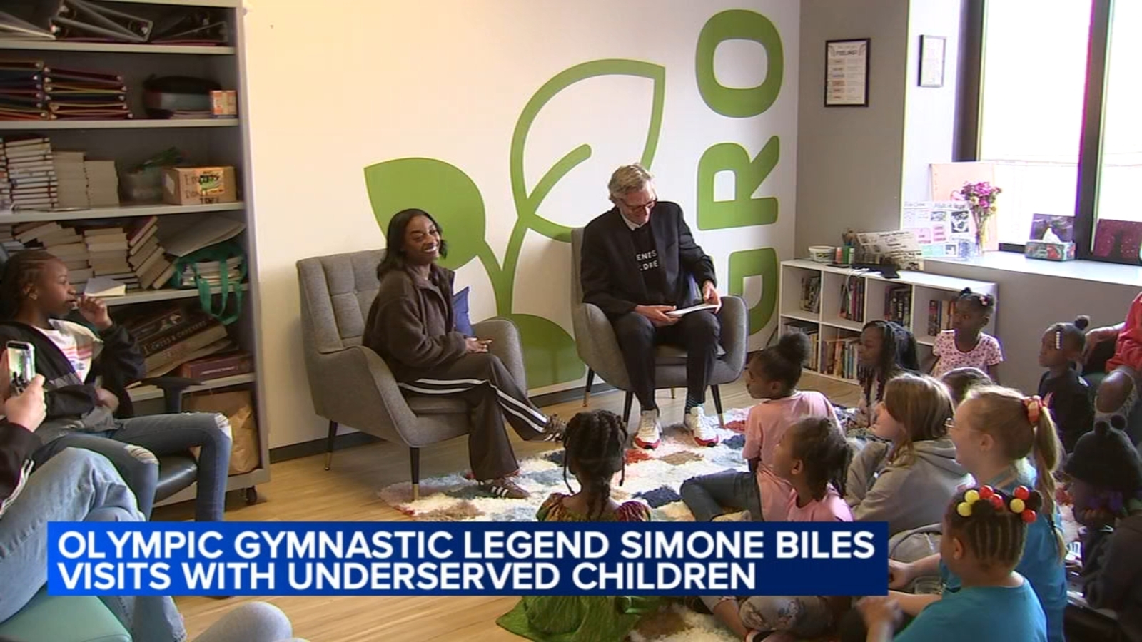 Simone Biles in Chicago: Olympic gymnast speaks with children in foster ...