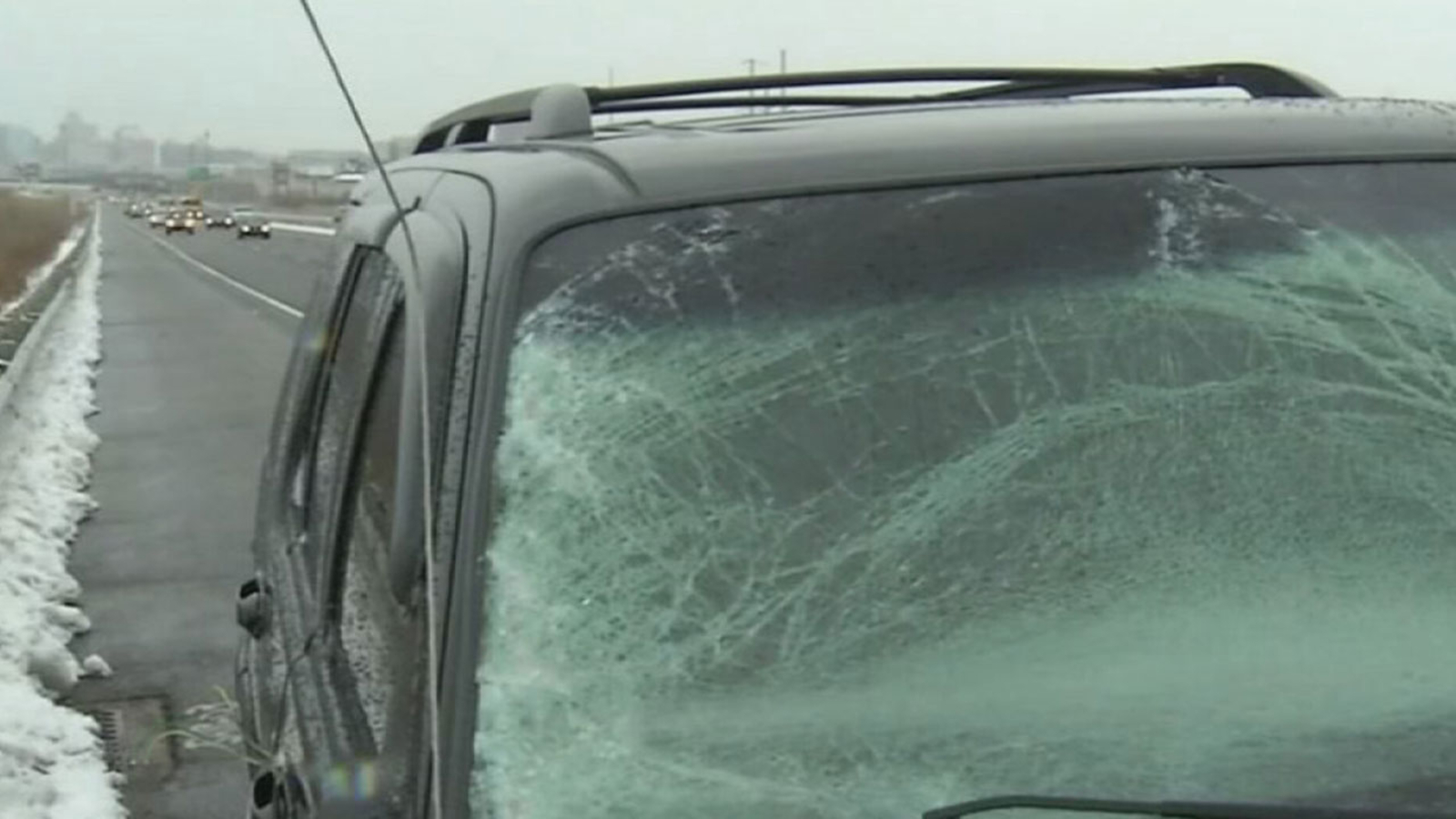 Falling ice crashes into moving car on highway - ABC13 Houston