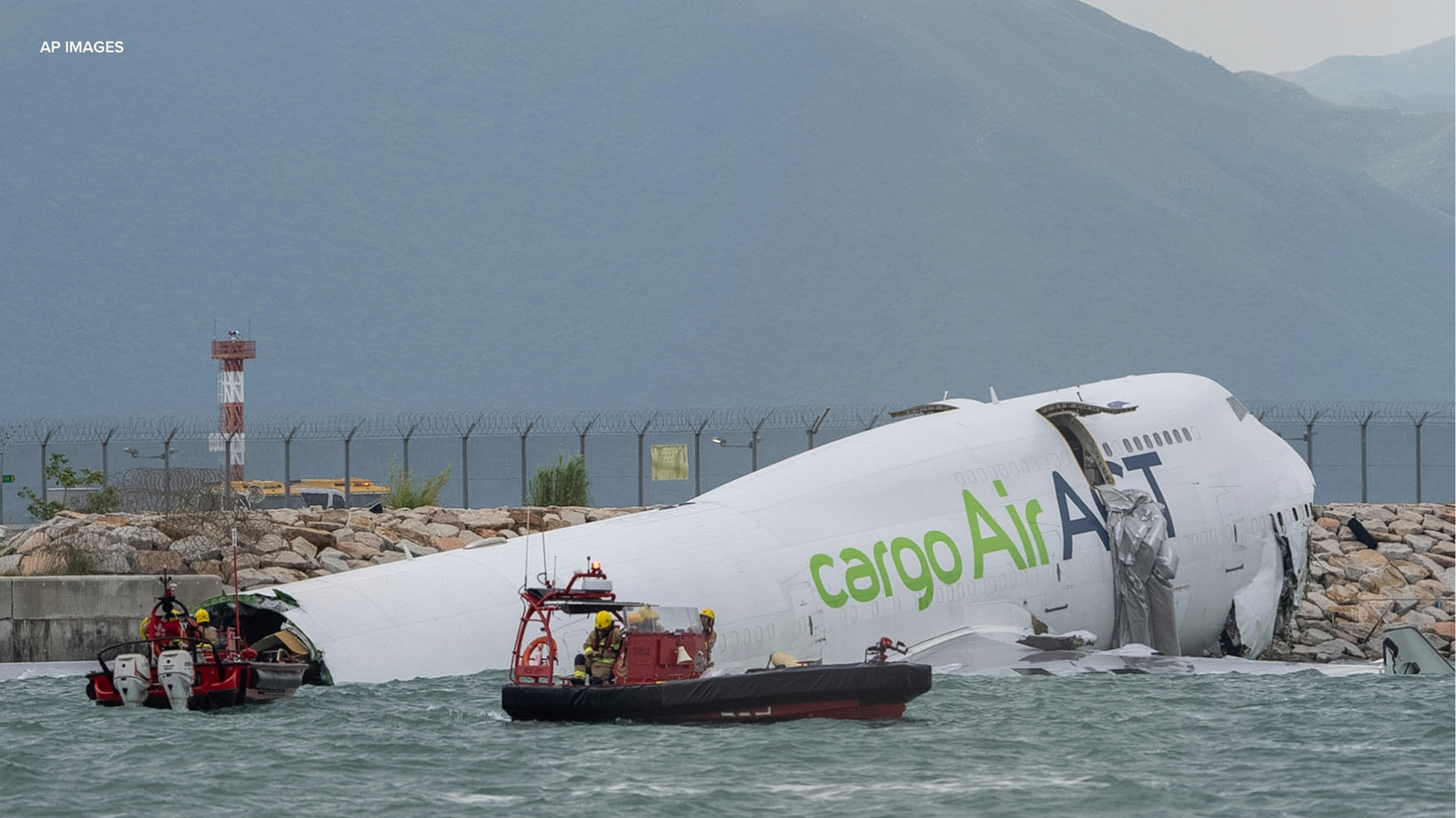 Hong Kong plane crash: 2 dead after Emirates Boeing 747 cargo plane ...