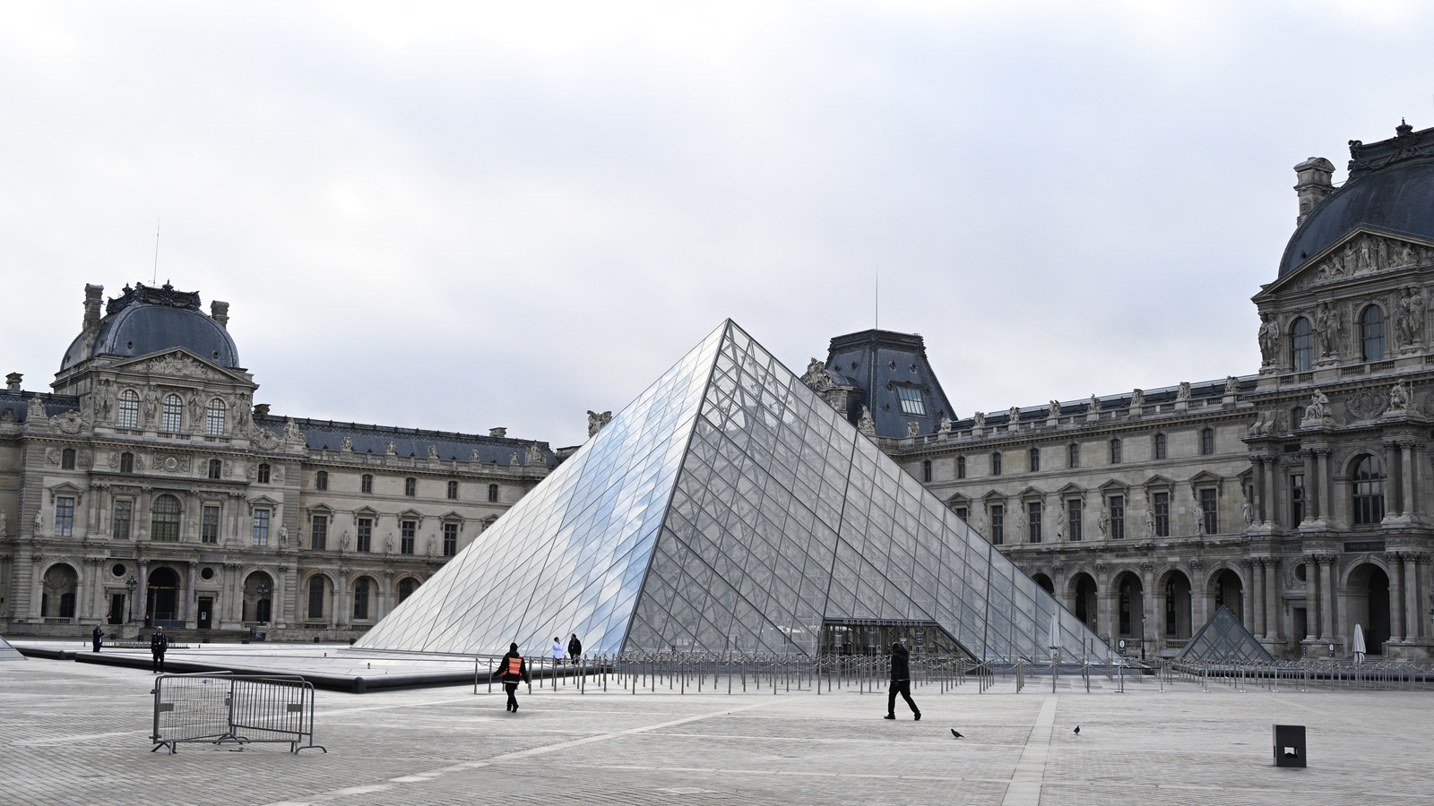 Louvre director to appear before French lawmakers amid ongoing ...