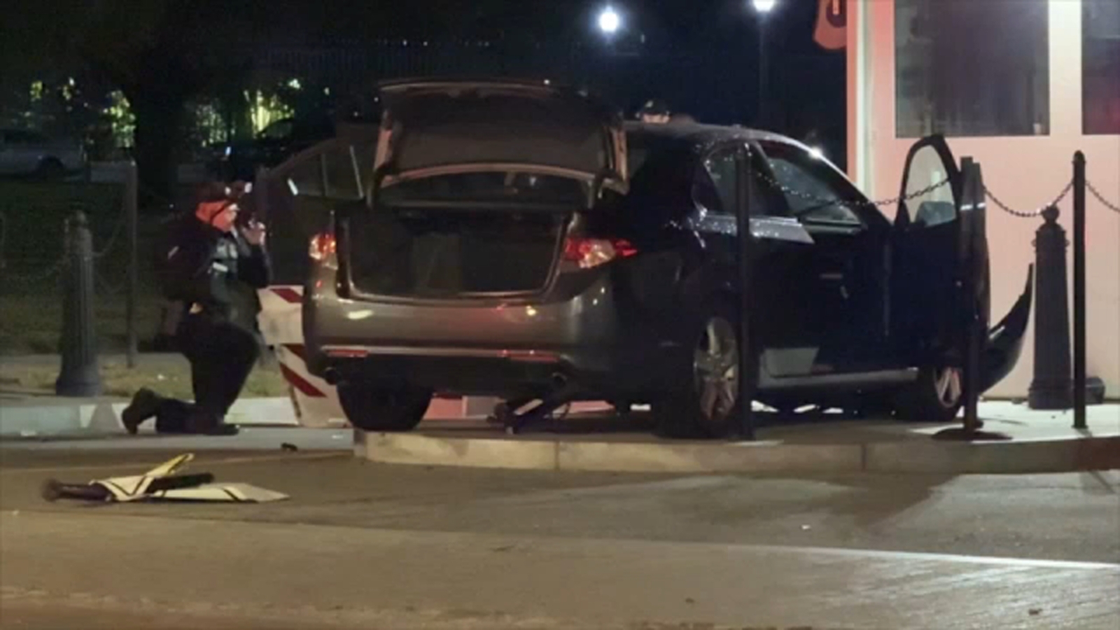 Man arrested after ramming car into White House security gate: Secret ...