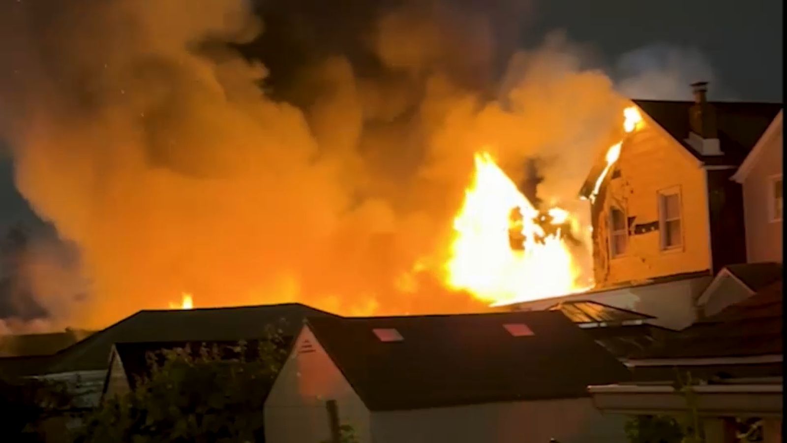 South Ozone Park Queens house fire spreads to another, injures 2 after ...