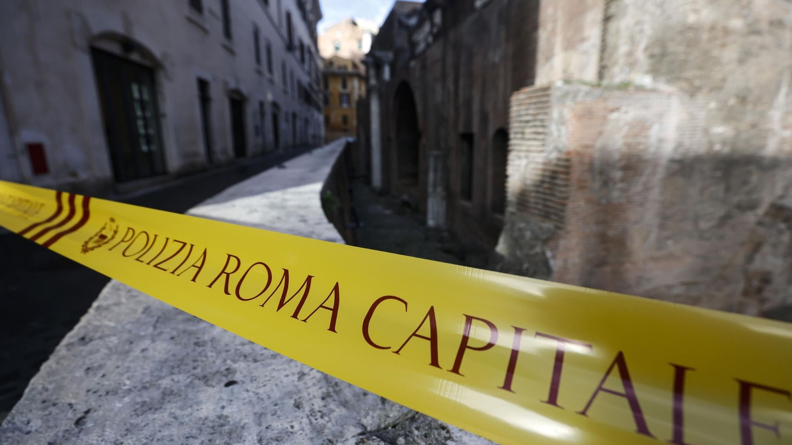 Japanese tourist Morimasa Hibino dies after falling from outer wall of ...