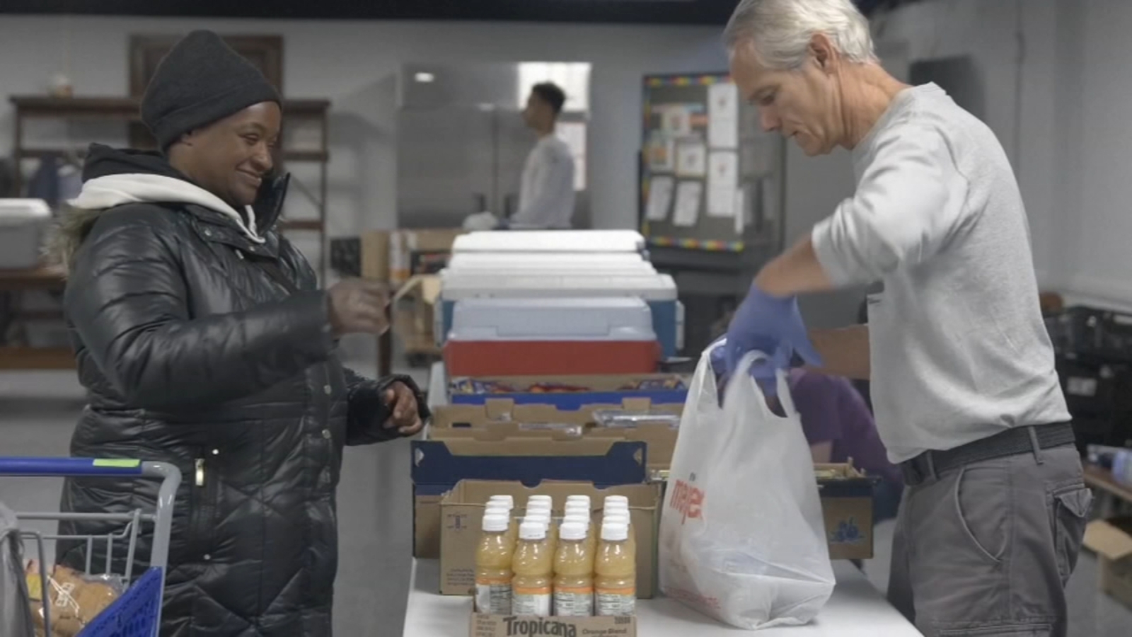 SNAP food aid shutdown: 2M in Illinois set to lose benefits this week ...