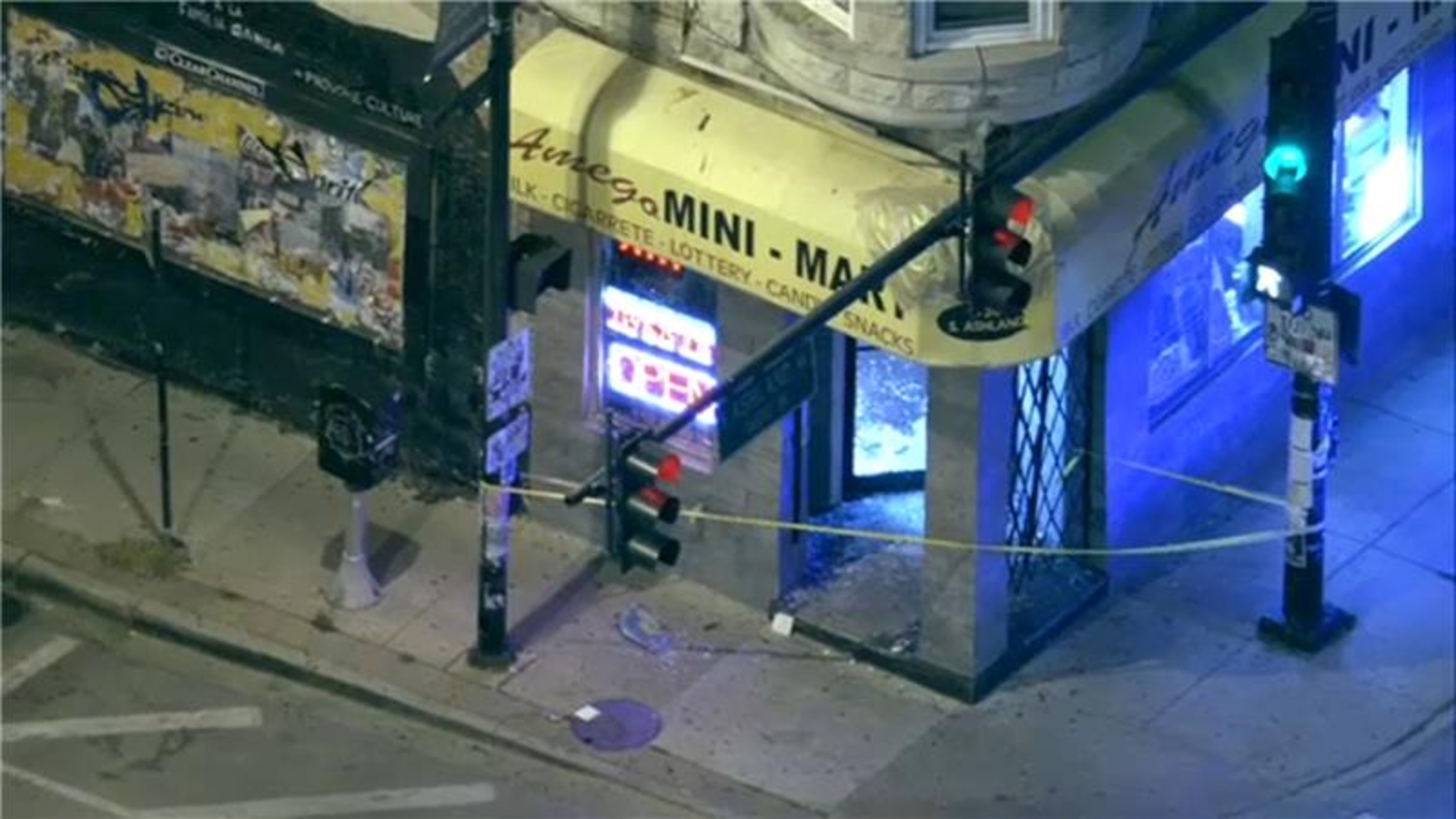 Chicago crime: Smash-and-grab burglars steal ATM from Heart of Chicago ...