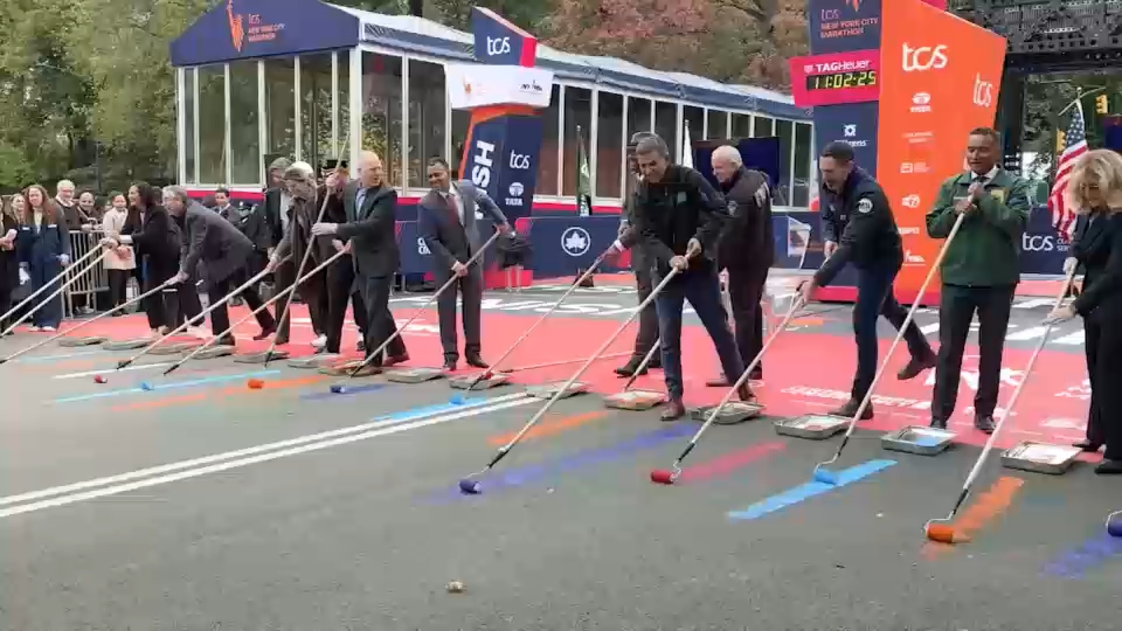 Iconic 2025 TCS NYC Marathon blue line painted in Central Park - ABC7 ...