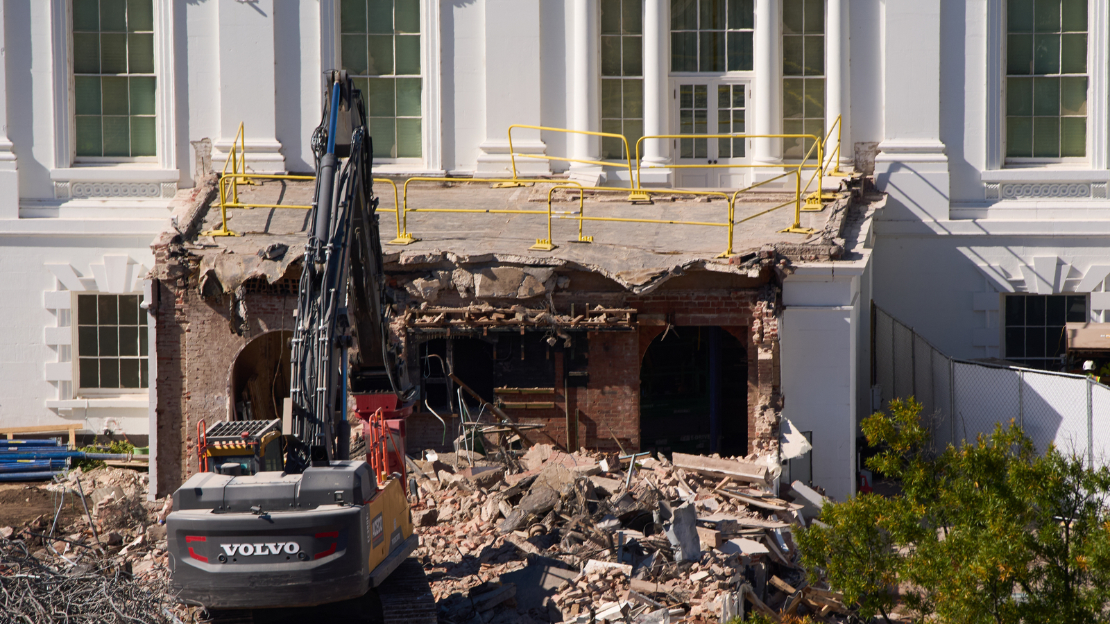 Americans largely oppose Trump tearing down White House East Wing for ...