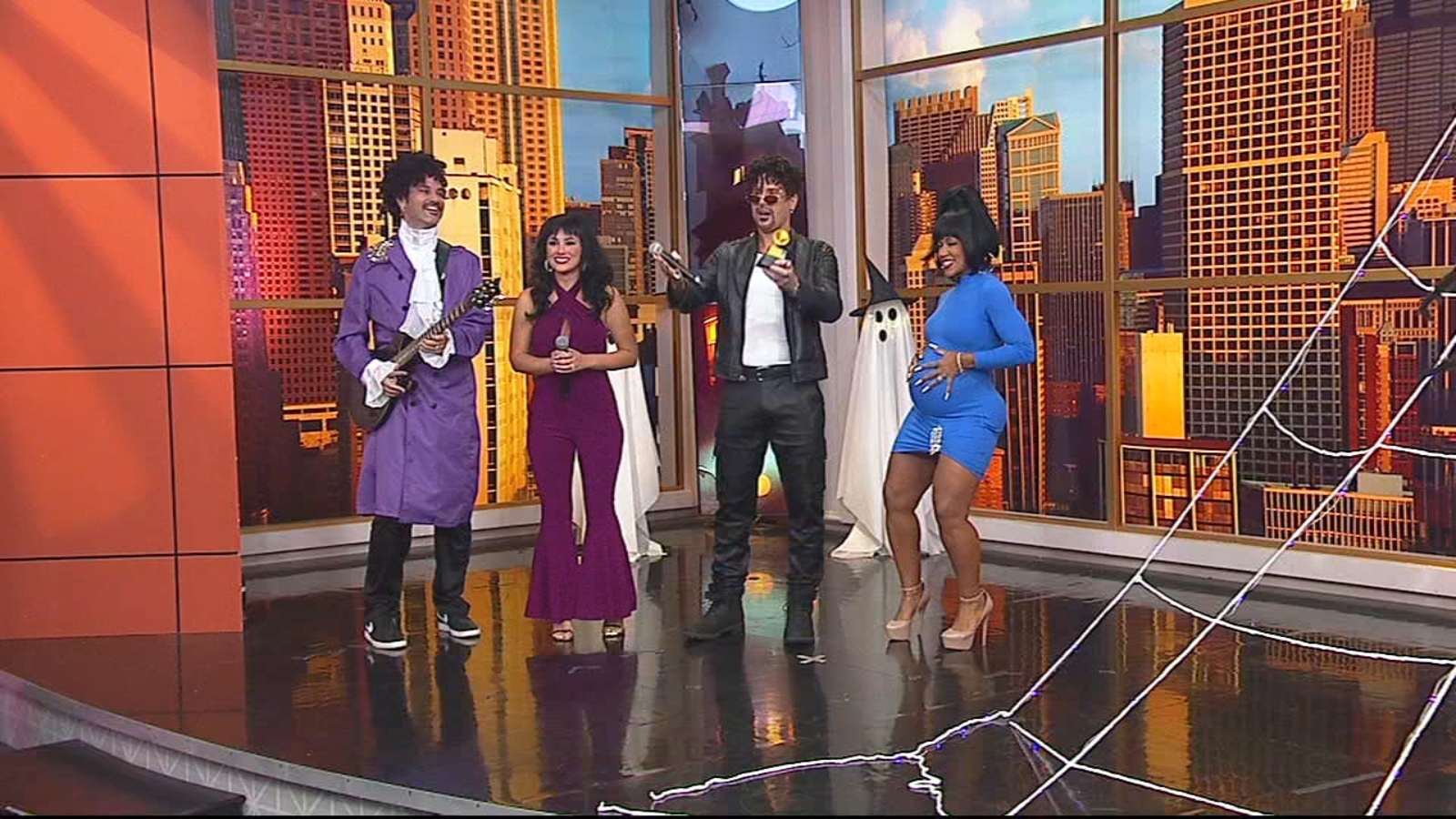 'Windy City Weekend' dresses up in costumes for Halloween 2025, tries ...