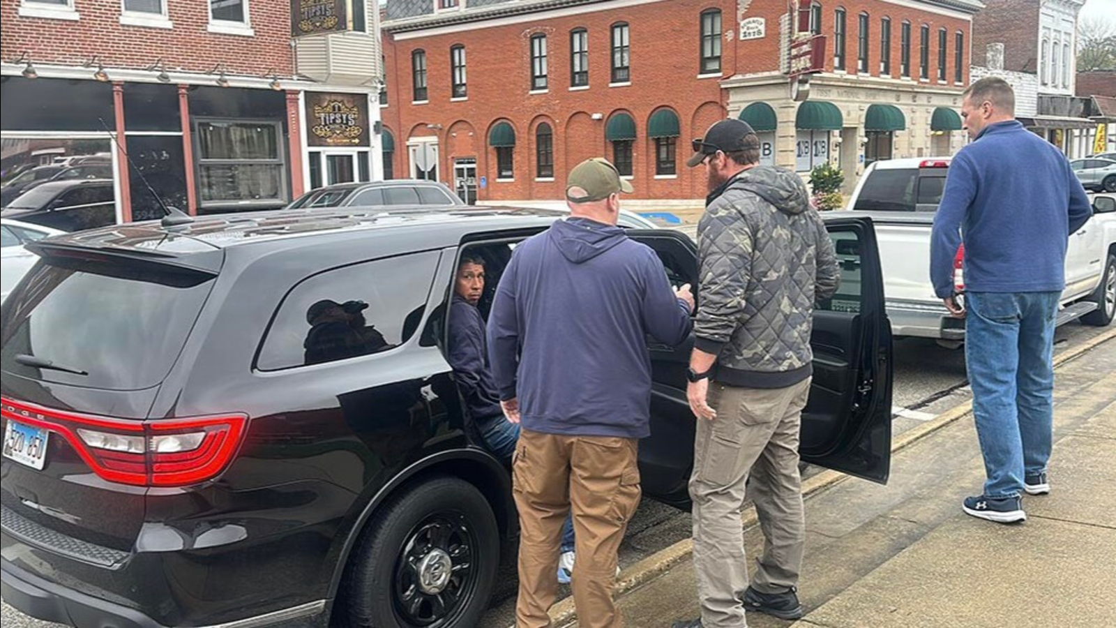 ICE Illinois news: ICE agent arrests Jose Jeronimo Guardian at Clinton ...