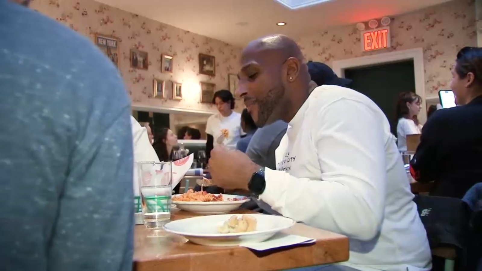 Runners carb-load before hitting the streets in TCS NYC Marathon - ABC7 ...