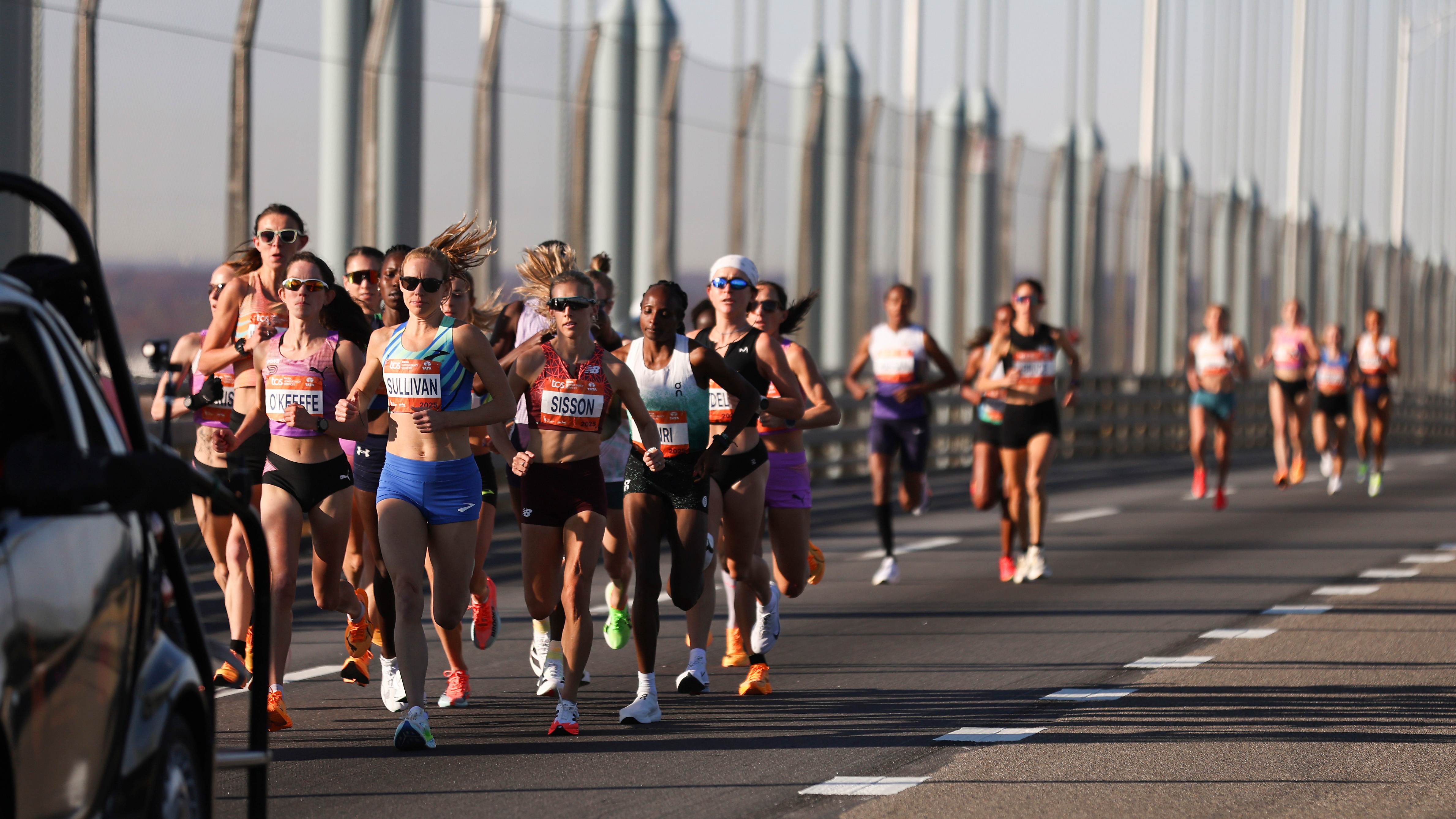 Marcel Hug wins pro wheelchair men's division - ABC7 New York