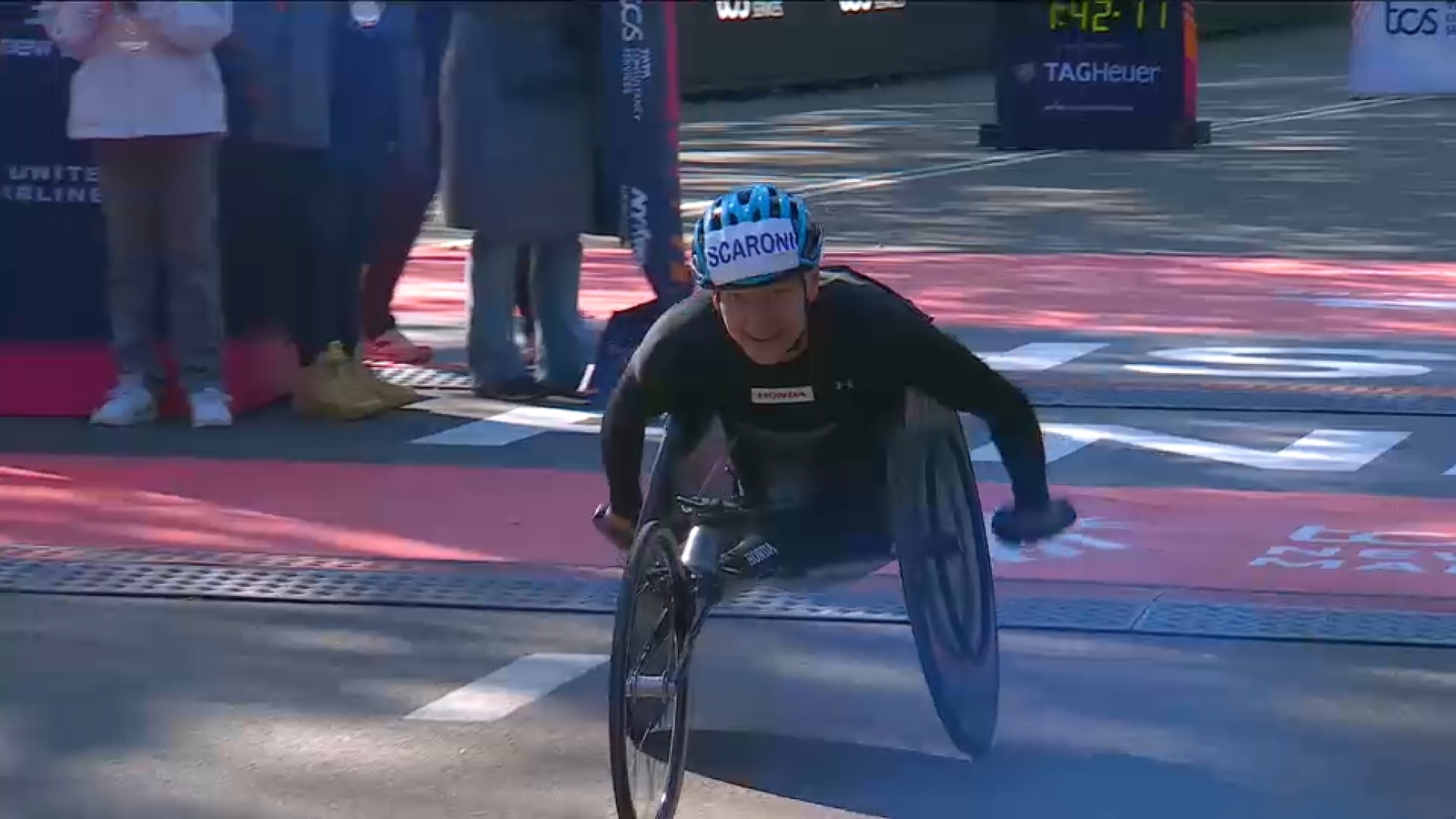 Susannah Scaroni wins her third pro women's wheelchair race - ABC7 New York