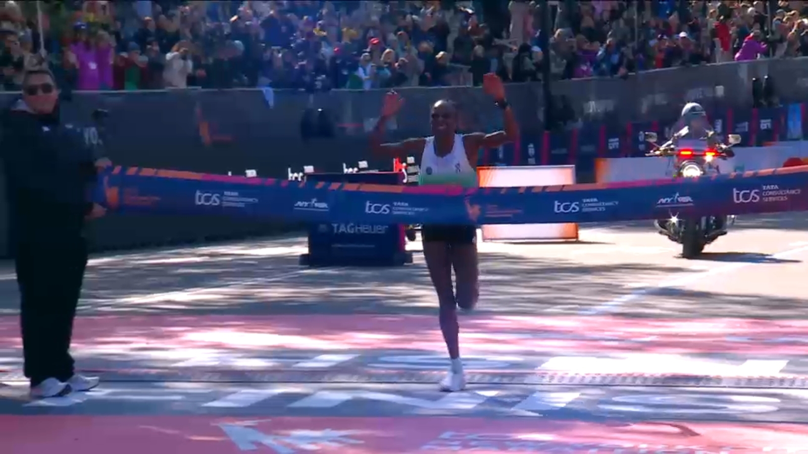 Hellen Obiri surges to victory in the elite women's race - ABC7 New York