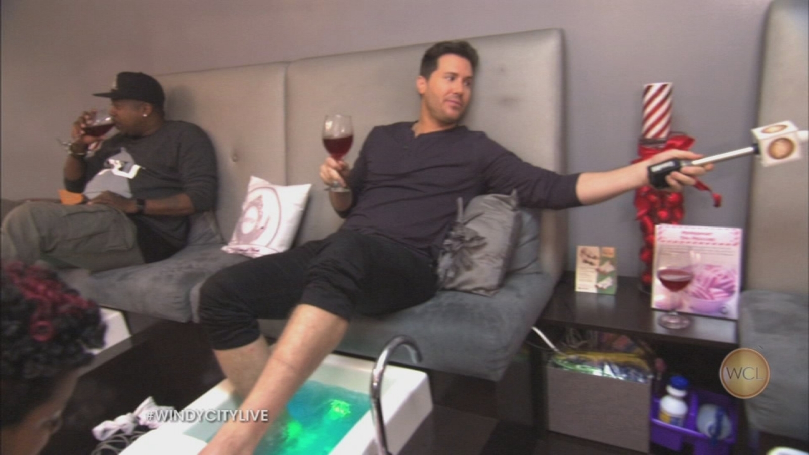 Ryan, Leon get mani/pedis - ABC7 Chicago