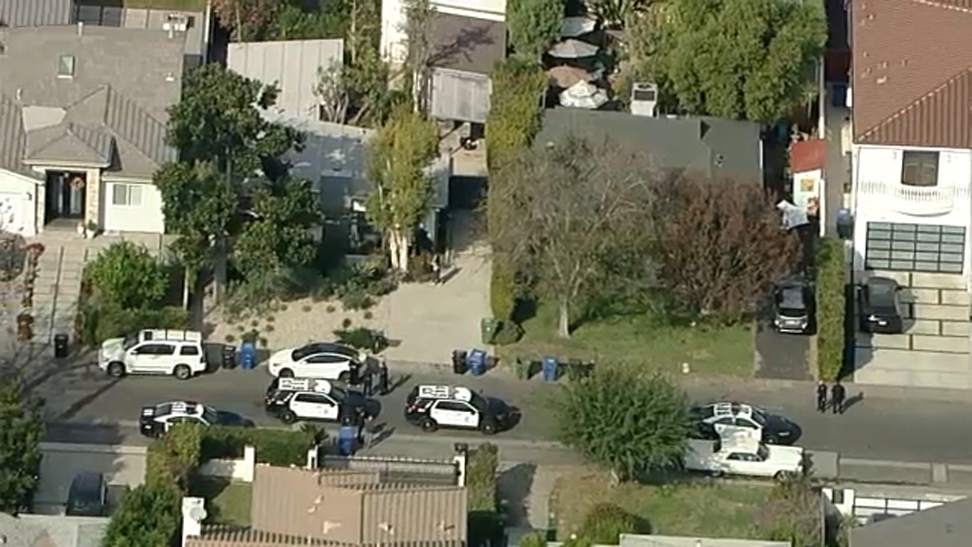 Shots fired during home invasion robbery in Sherman Oaks; suspects ...