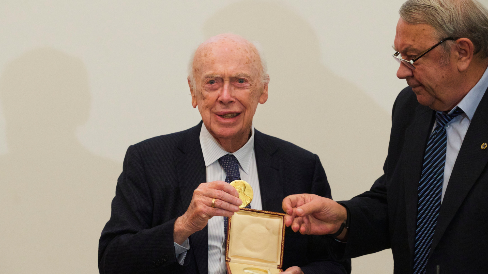 James Watson, co-discoverer of the double-helix shape of DNA, has died ...