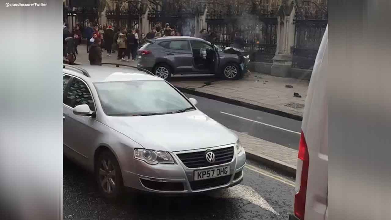 5 people dead in London attack including 1 police officer, attacker; 40 ...