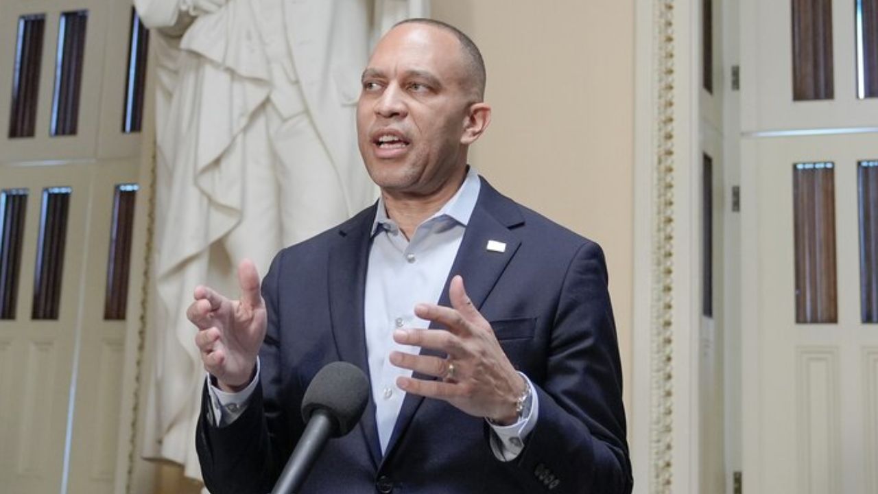 Government shutdown updates: President Trump signs bill to reopen ...