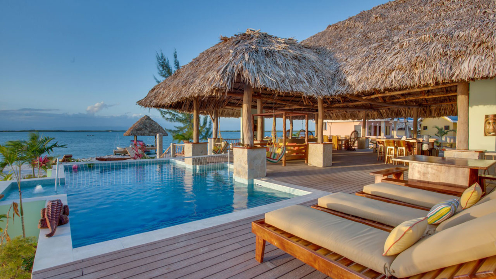 Vacation home company will pay $10K/month to travel around the world ...