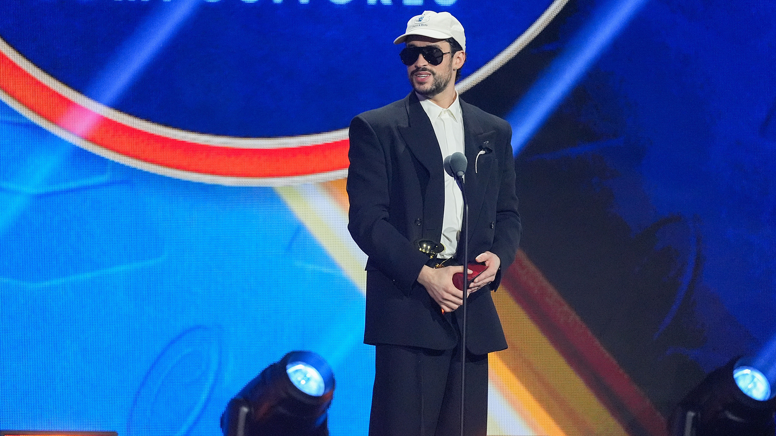 Bad Bunny gana el Latin Grammy 2025 al álbum del año por 'DeBÍ TiRAR ...