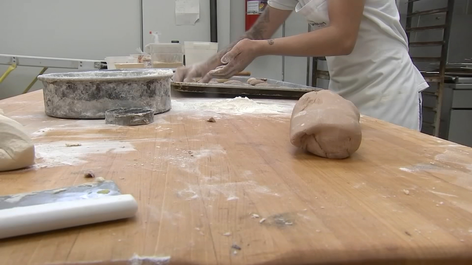 ICE Chicago news: Local businesses raise money for Midwest Immigration ...