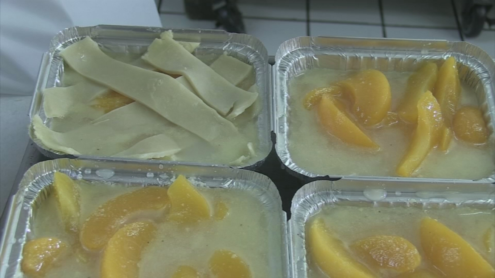Extra Course: Desserts at Dan's Soul Food and Bakery - ABC7 Chicago