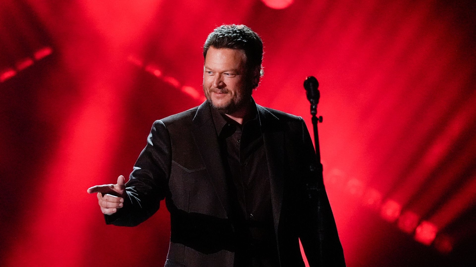 Windy City Smokeout 2026: Blake Shelton joins headliners Lainey Wilson ...