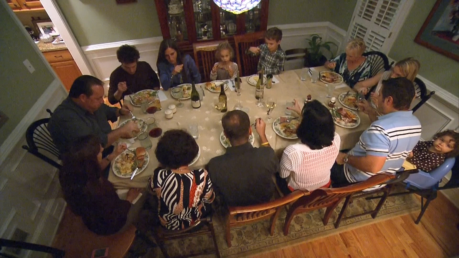 Etiquette expert shares Thanksgiving tips - ABC7 New York