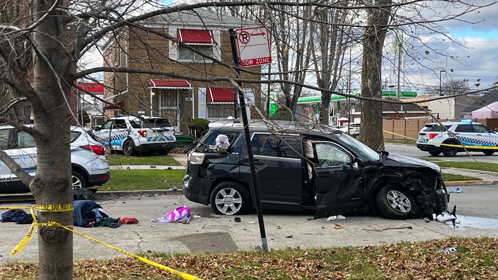 Chicago police officer crashes into car, strikes gate of Chatham home ...