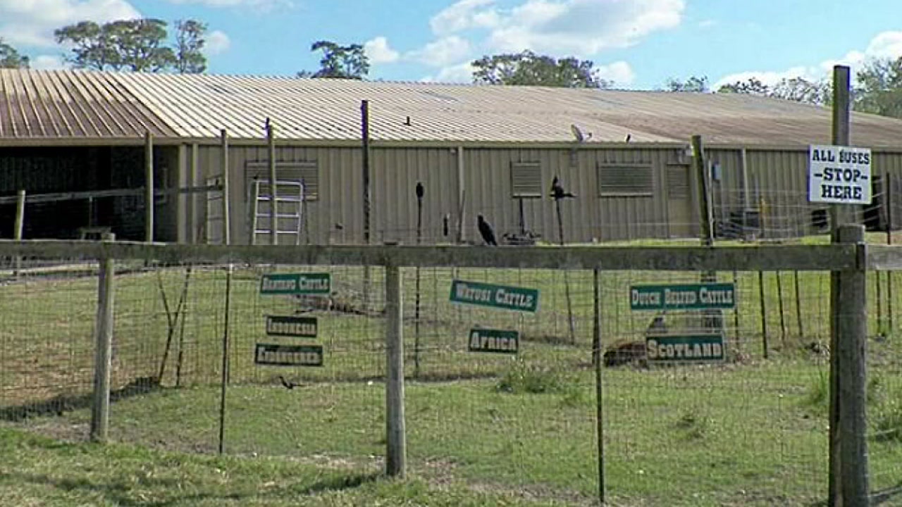 Families vie to raise money to buy Alvin zoo - ABC13 Houston