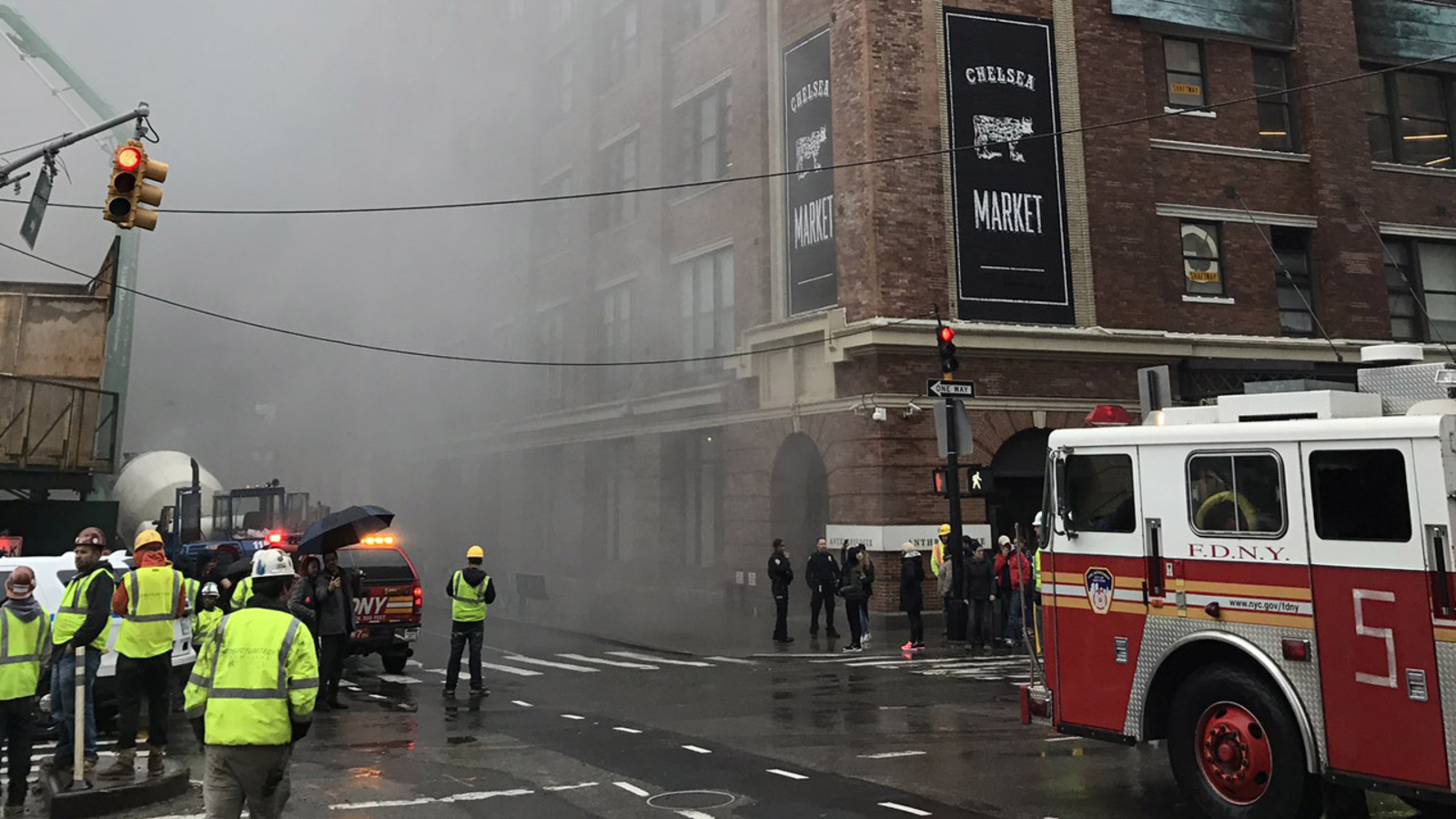 Smoke billows from roof of Chelsea Market after generator fire - ABC7 ...