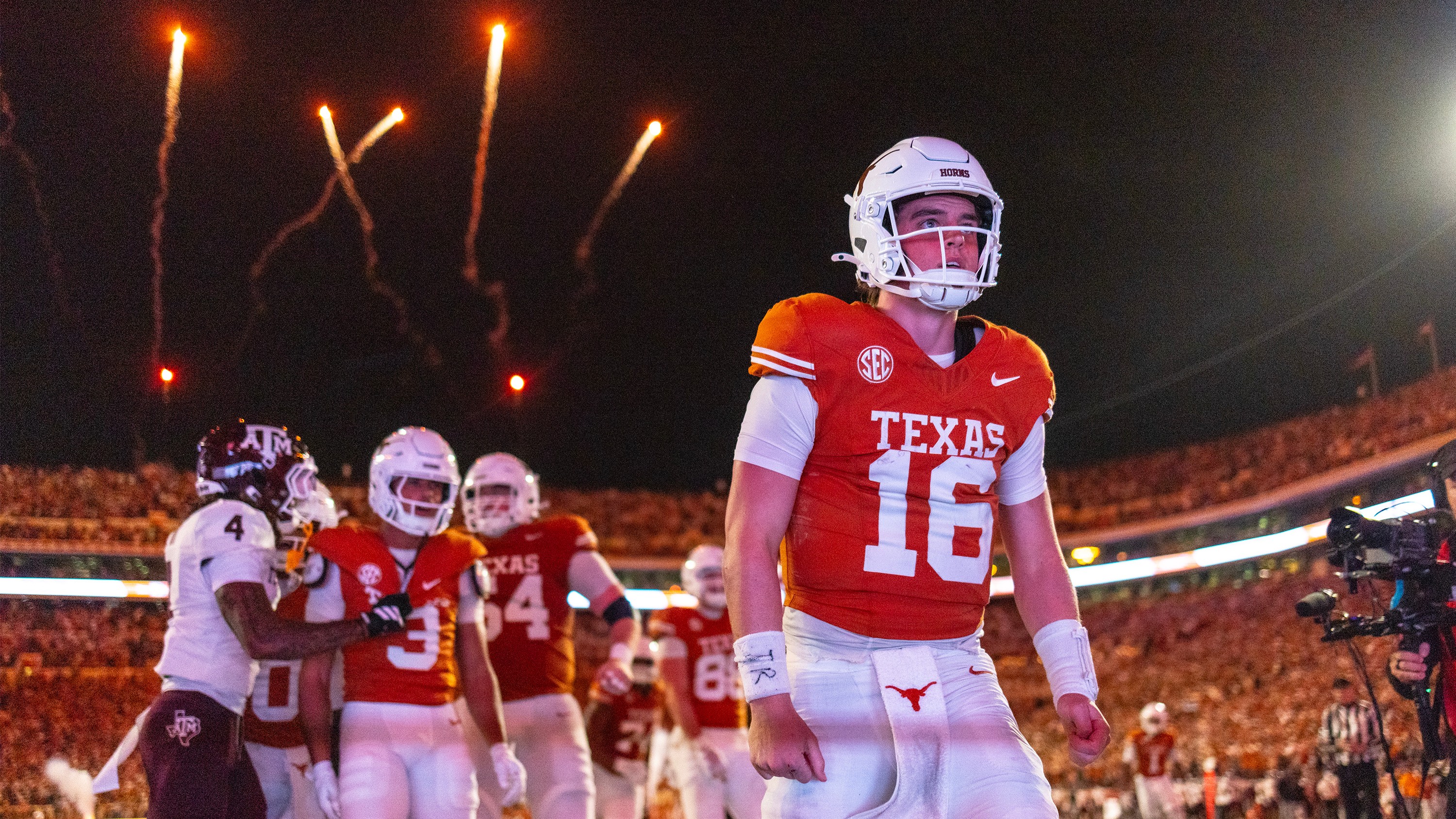 No. 16 Texas spoils No. 3 Texas A&M's perfect season 27-17, knocks ...