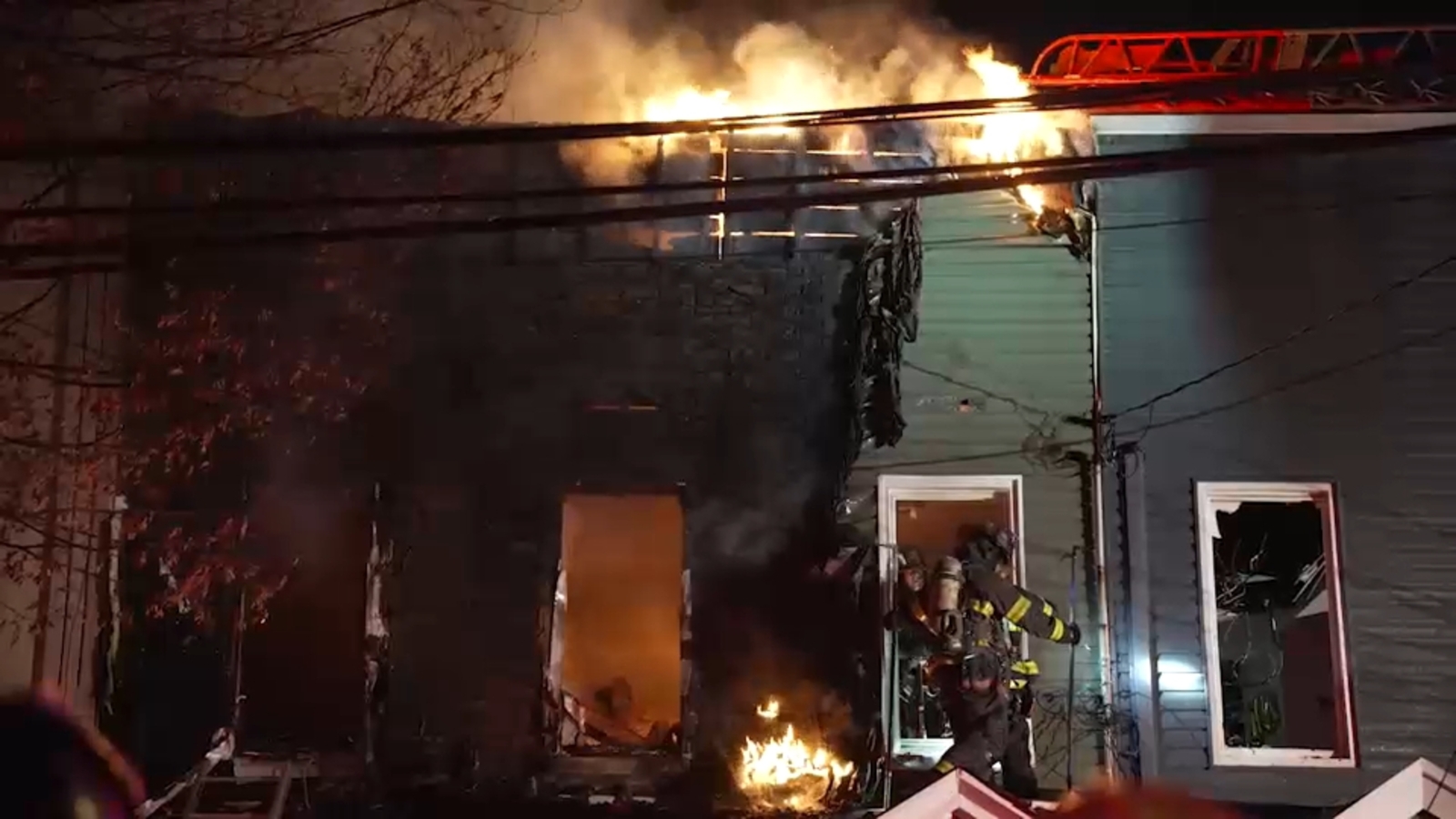 Five-alarm fire in Richmond Hill, Queens tears through four homes ...