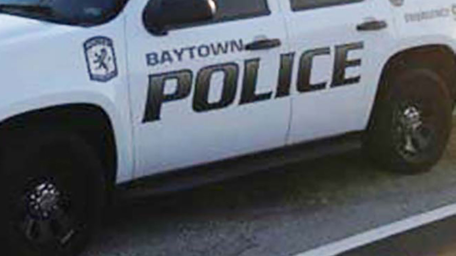 Baytown officer shoots and kills pit bull during attempted arrest of ...