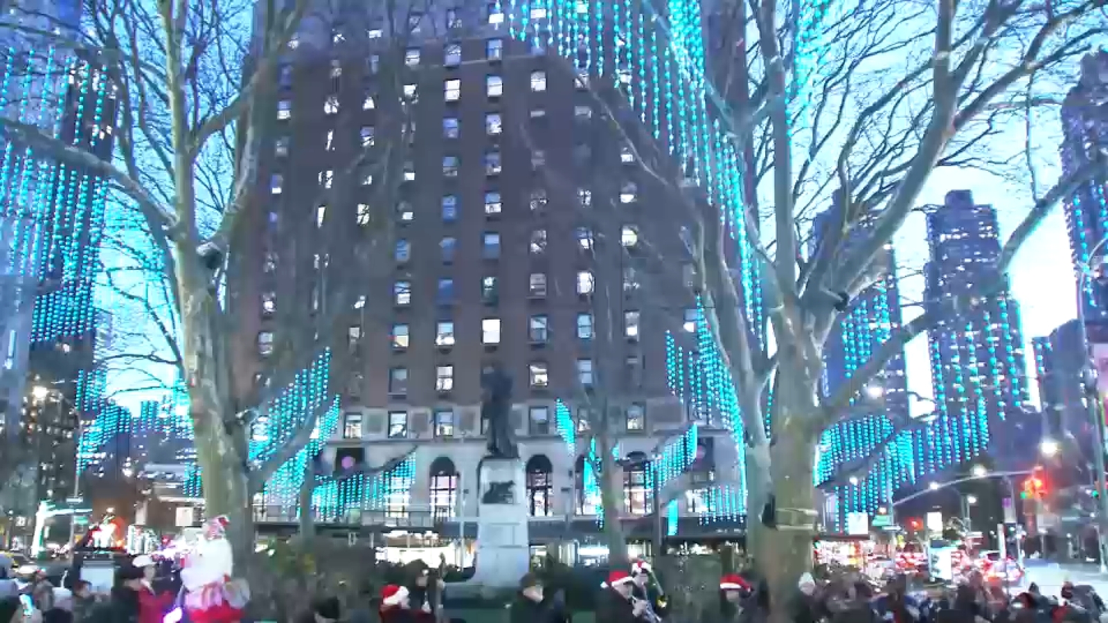 Lincoln Square holiday lights and festivities kick off with ...
