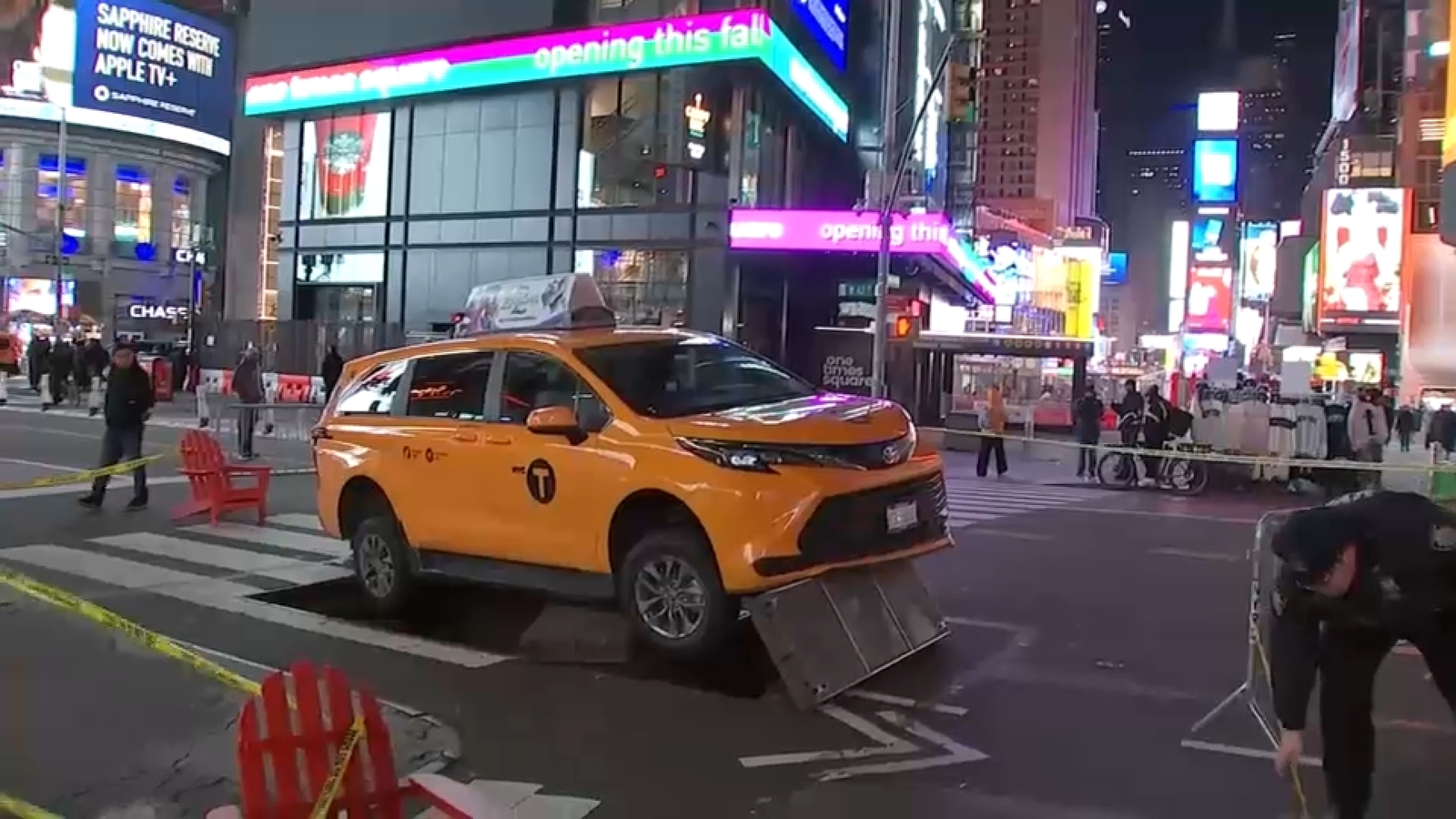 SUV taxi gets wedged on piece of metal in middle of NYC Times Square ...
