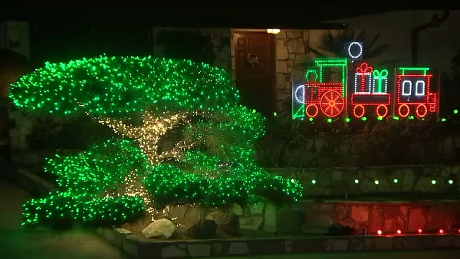 74-year holiday light tradition returns to Pasadena's Upper Hastings ...
