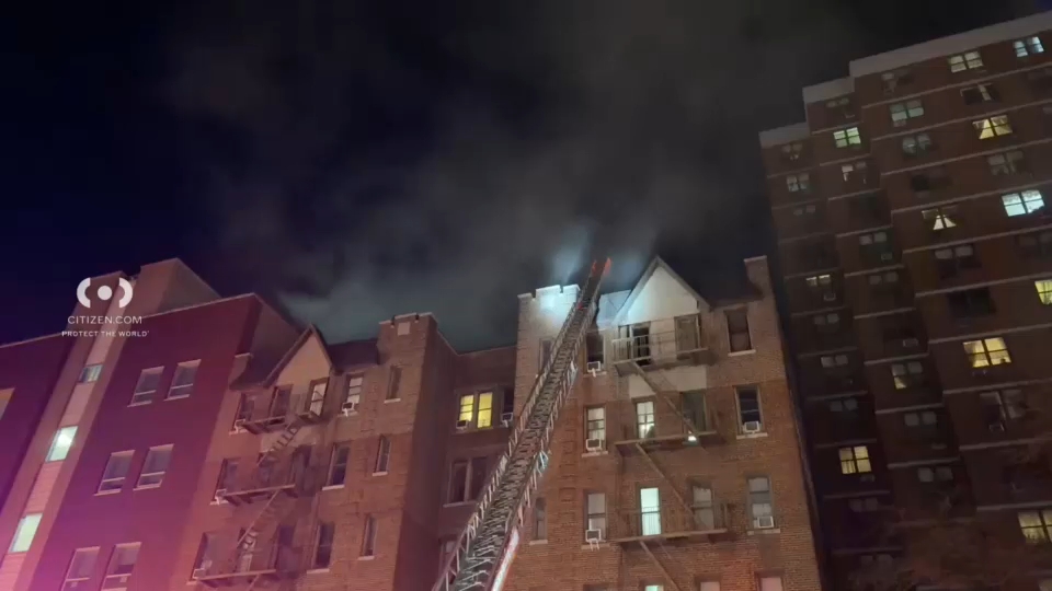 Man dies after fire rips through apartment building in Inwood ...