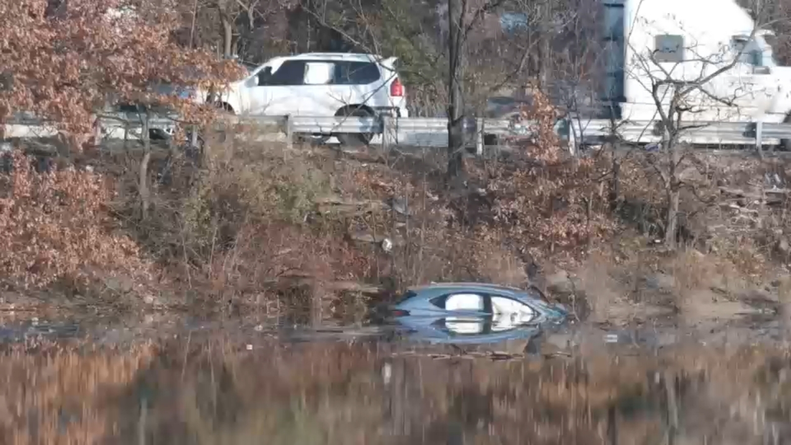 Car careens into Passaic River during three-car crash in Nutley - ABC7 ...