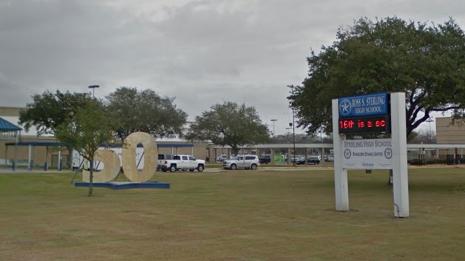 Sterling High School student in Baytown dies after stabbing on campus ...